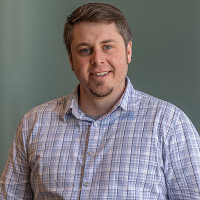 The Pros and Cons of Using a Freight Brokerage to Ship Your LTL Freight